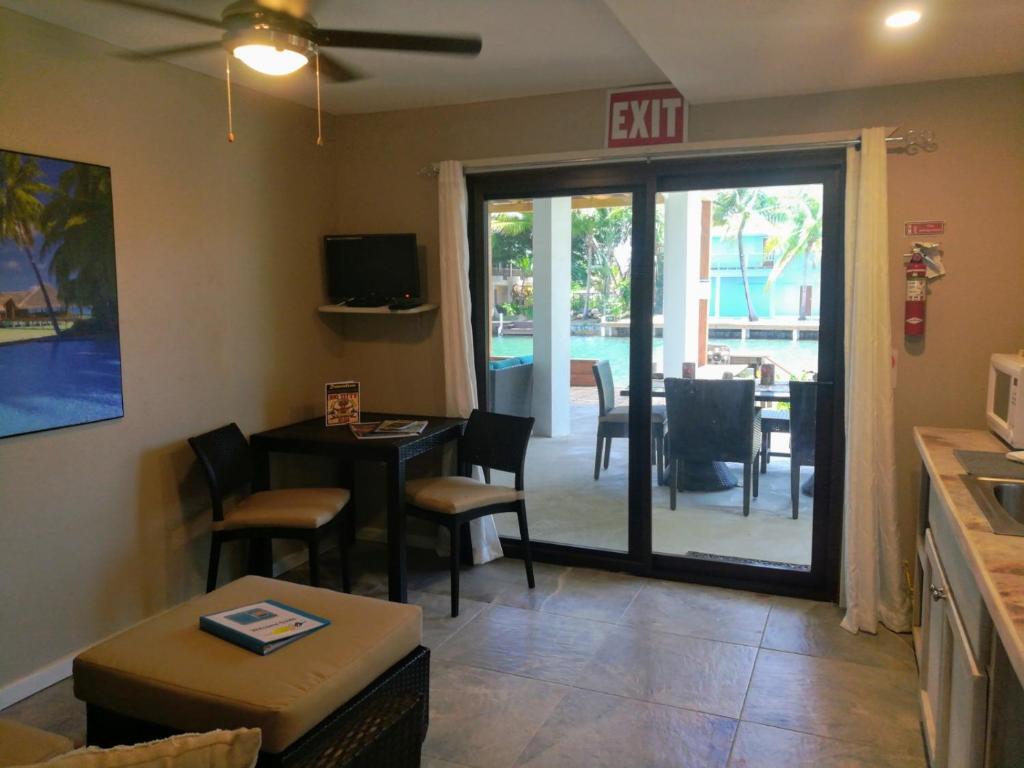 Browns' Bella Breeze in Placencia - Welcome