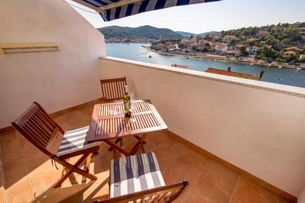 Dvorine u Tisno - Dobro došli