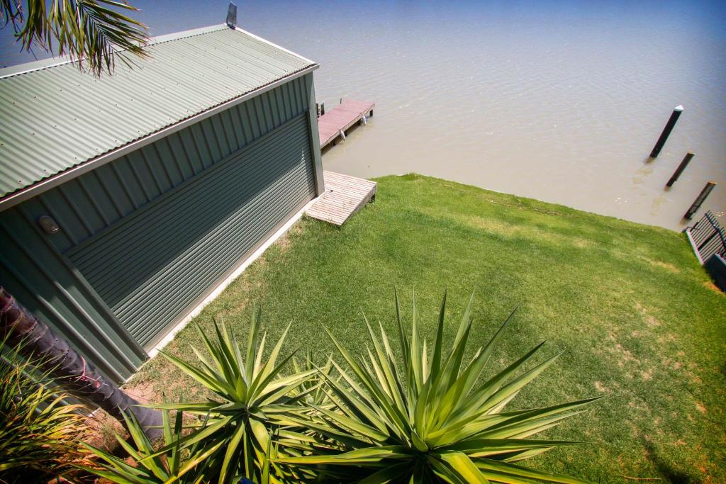 River Life Holiday Home in Wellington East - Welcome